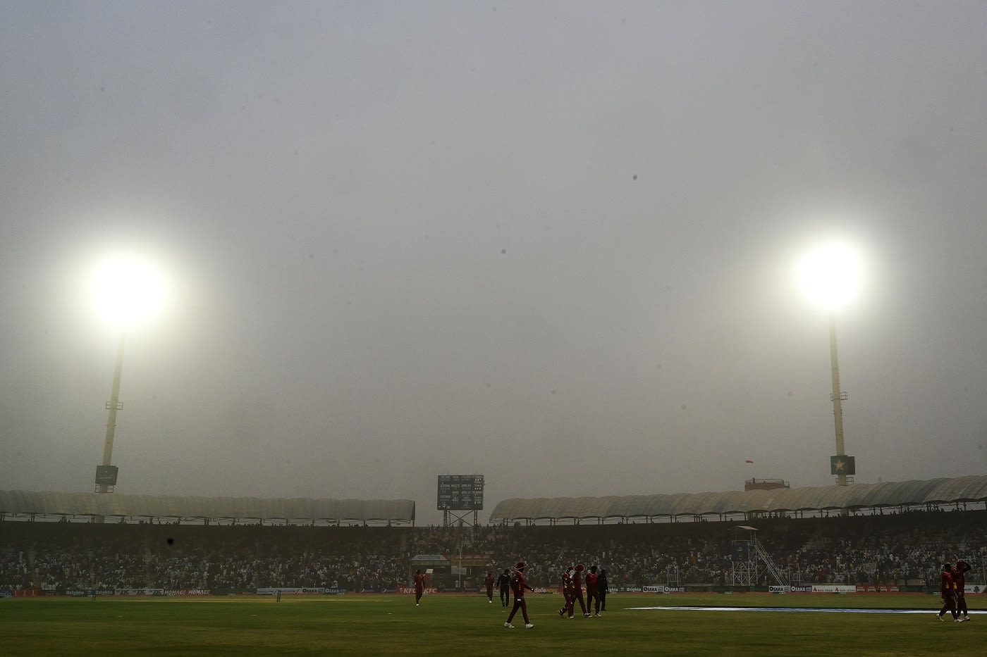 The Multan Cricket Stadium is engulfed by a dust storm | ESPNcricinfo.com