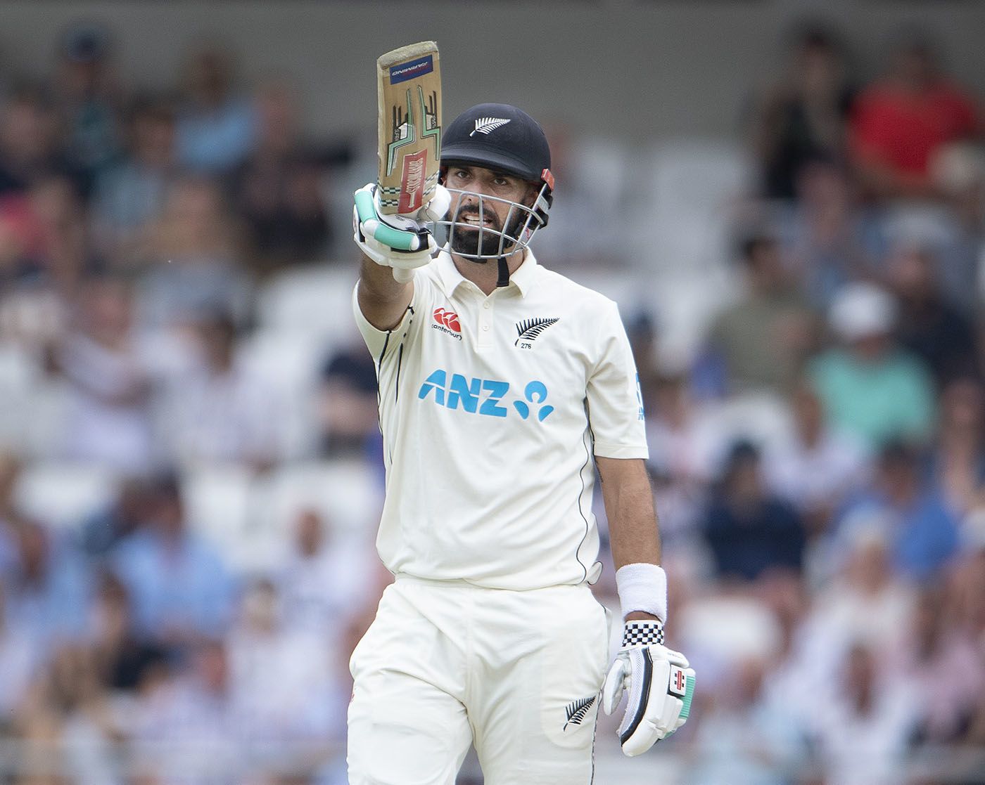 Daryl Mitchell celebrates reaching fifty | ESPNcricinfo.com