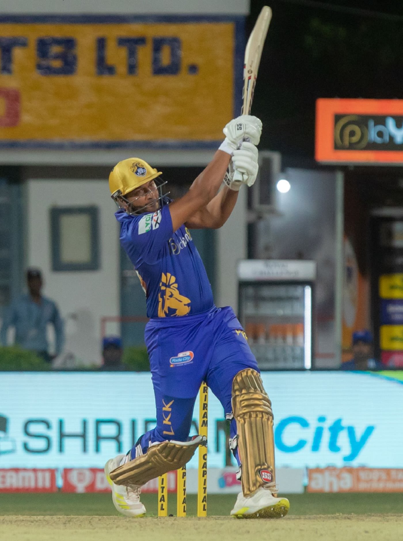 M Shahrukh Khan muscles a six over the leg side | ESPNcricinfo.com