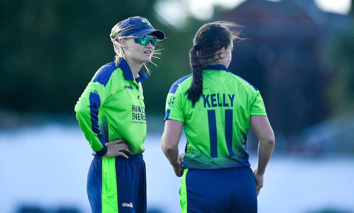 Gaby Lewis and Arlene Kelly have a chat | ESPNcricinfo.com