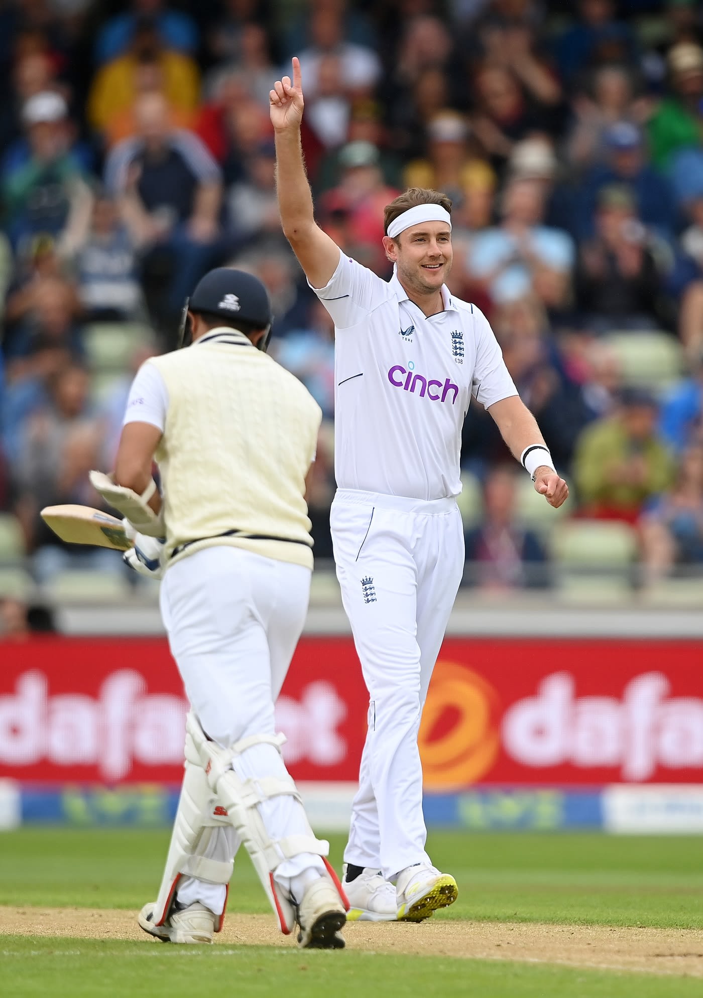 Stuart Broad celebrates his 550th Test wicket by dismissing Mohammed ...