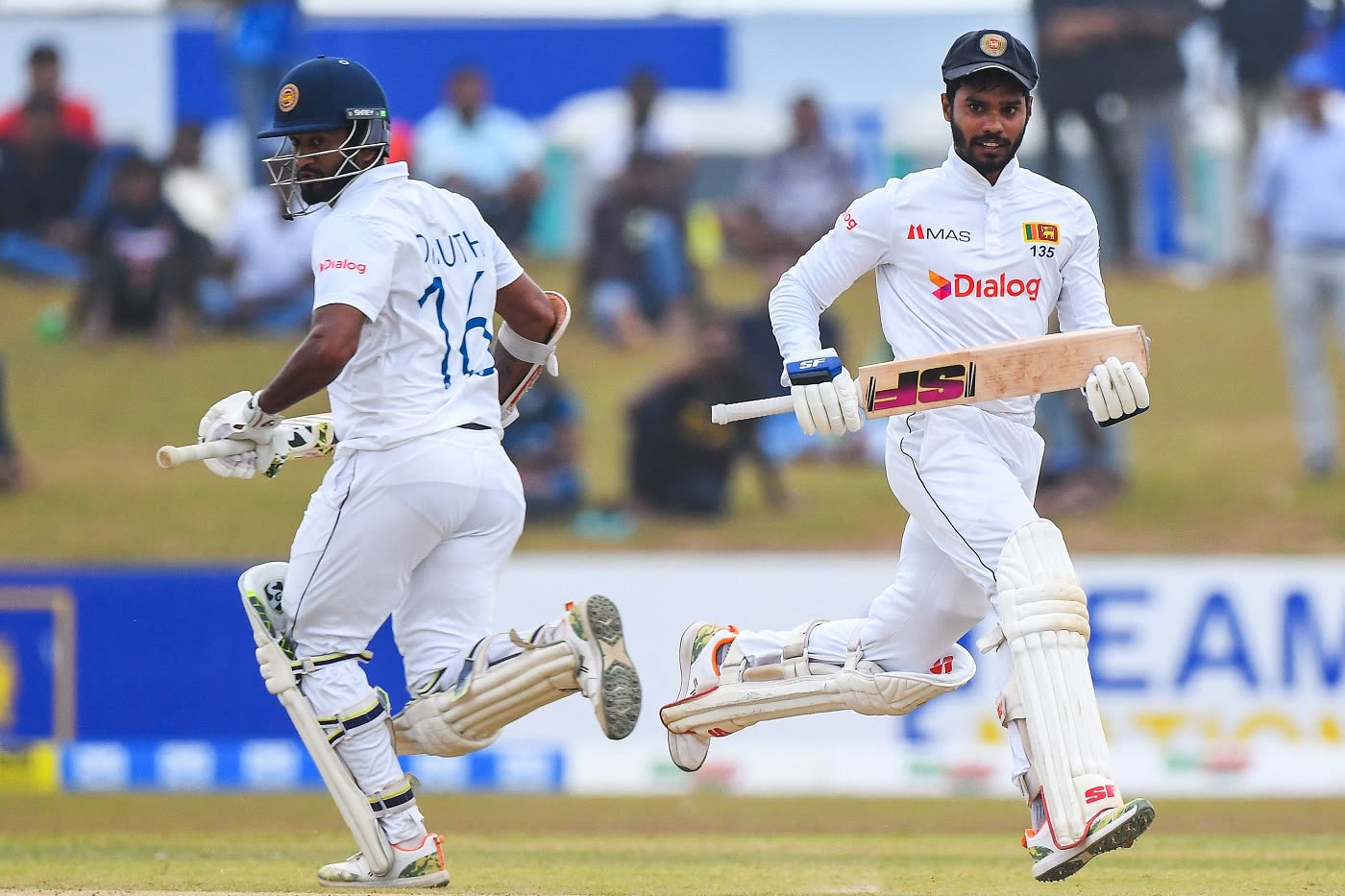 Dimuth Karunaratne and Dhananjaya de Silva run between the wickets ... Dimuth Karunaratne and Dhananjaya de Silva run between the wickets ...