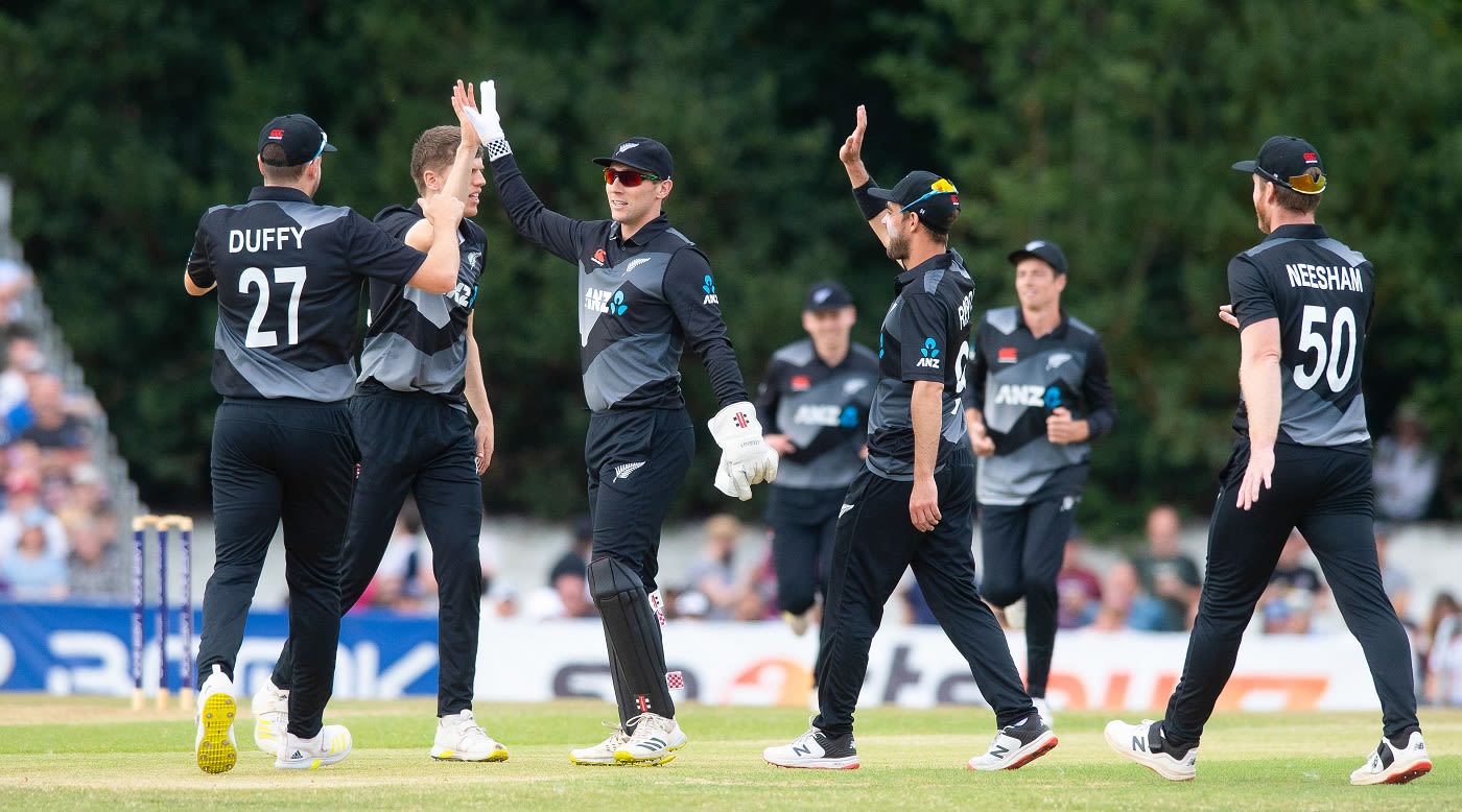 New Zealand players celebrate a wicket | ESPNcricinfo.com