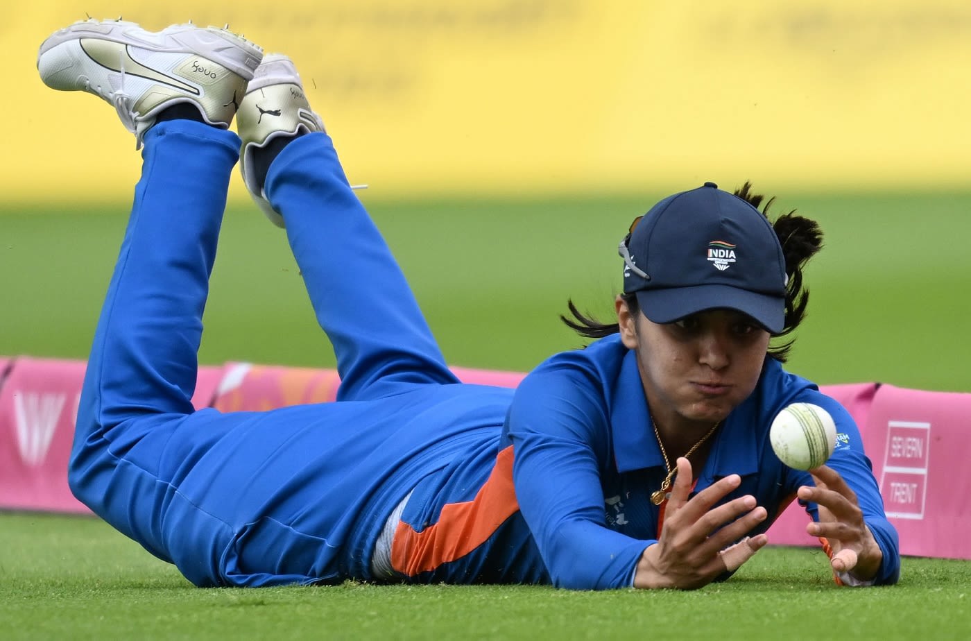 Harleen Deol puts in a dive in vain at the boundary | ESPNcricinfo.com