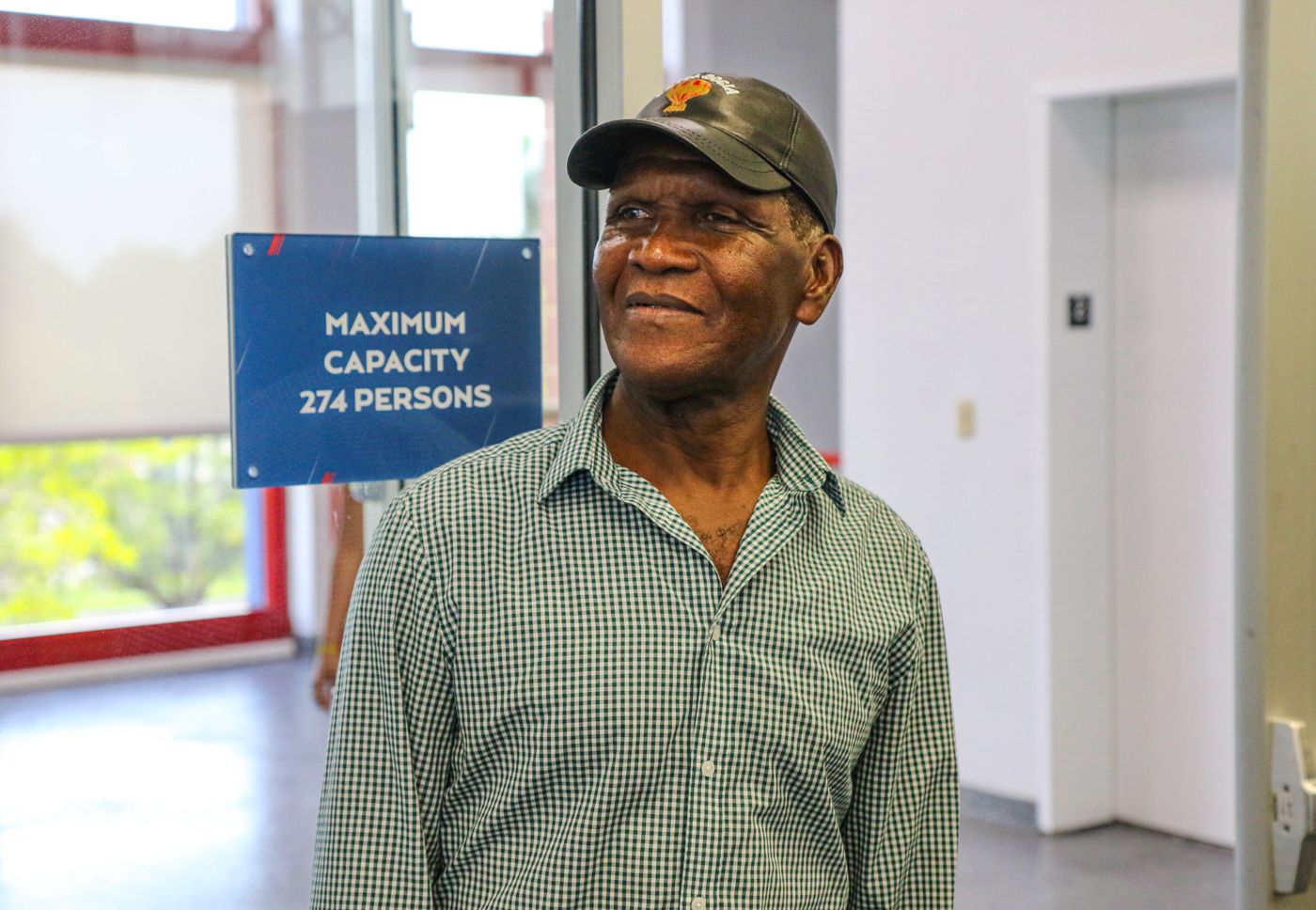 Lawrence Rowe arrives in the media box | ESPNcricinfo.com