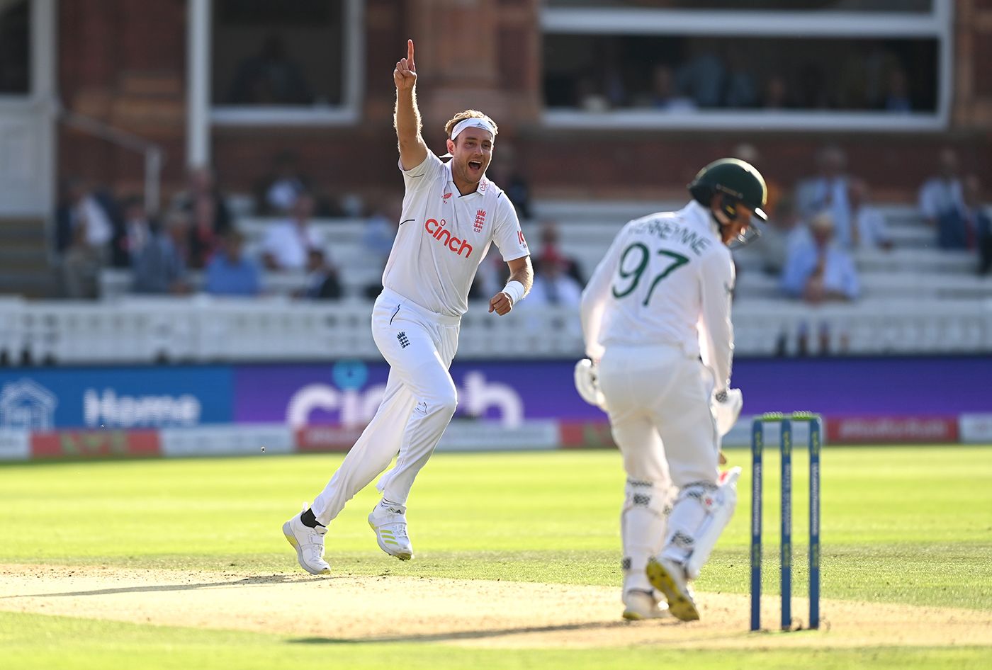 Stuart Broad celebrates dismissing Kyle Verreynne | ESPNcricinfo.com