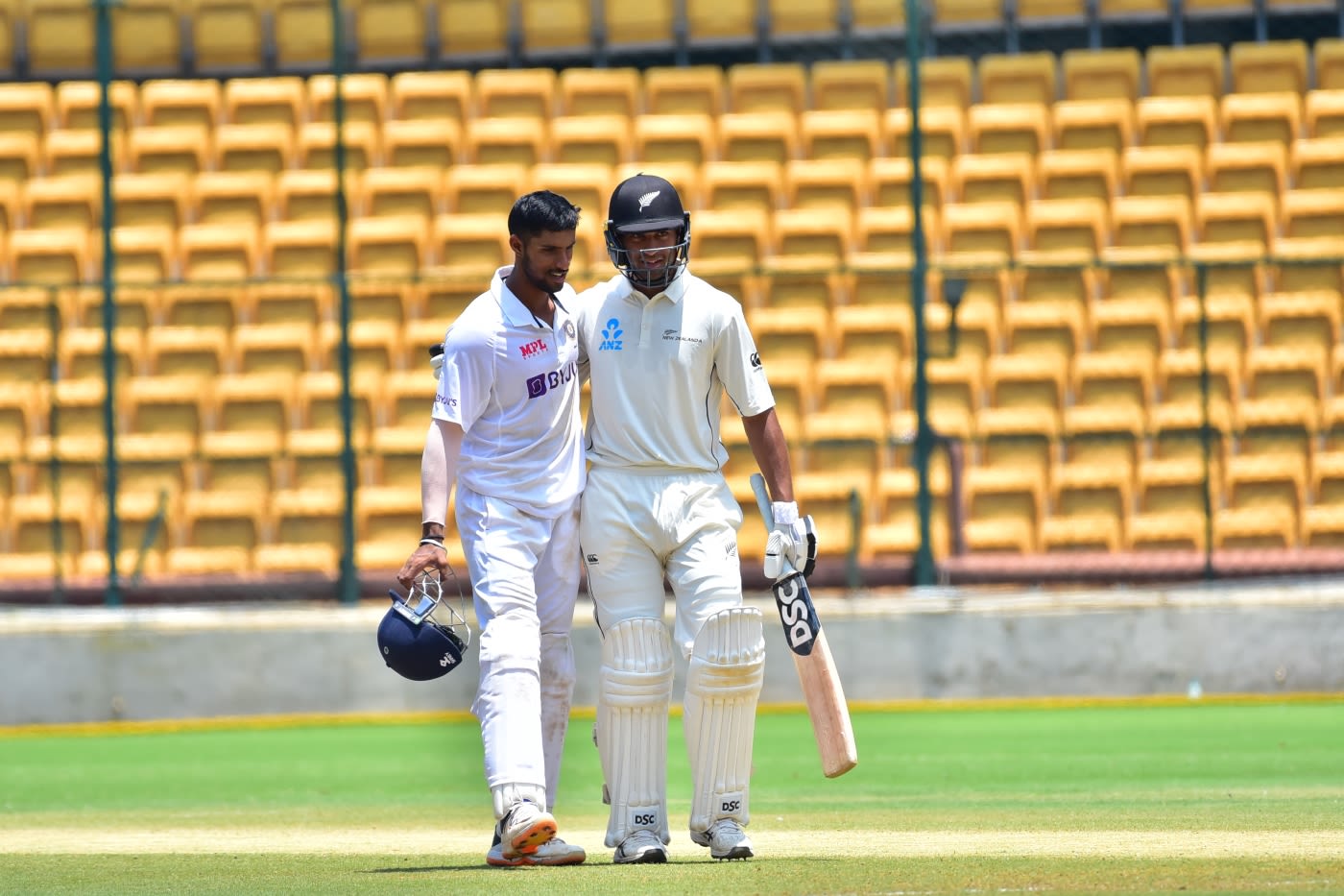 Tilak Varma exchanges a hug with Rachin Ravindra | ESPNcricinfo.com