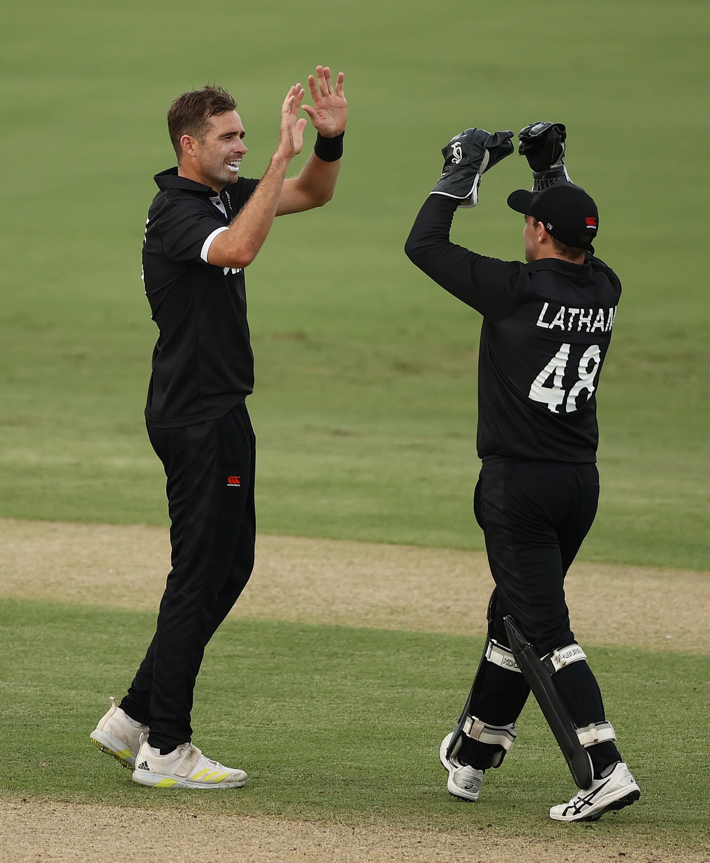 Tim Southee and Tom Latham celebrate the fall of Steven Smith ...