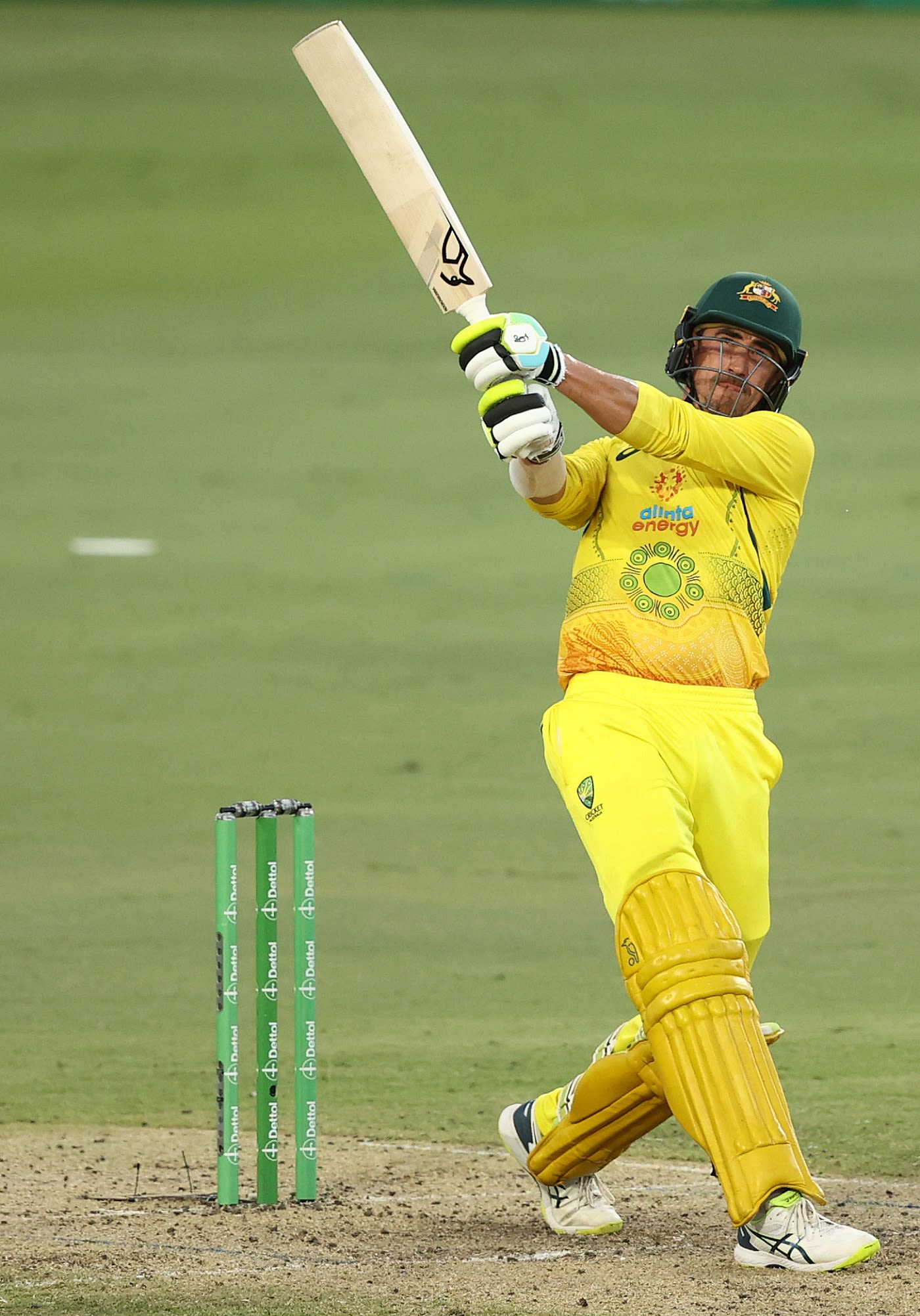 Mitchell Starc wallops one over deep midwicket on the way to his ...
