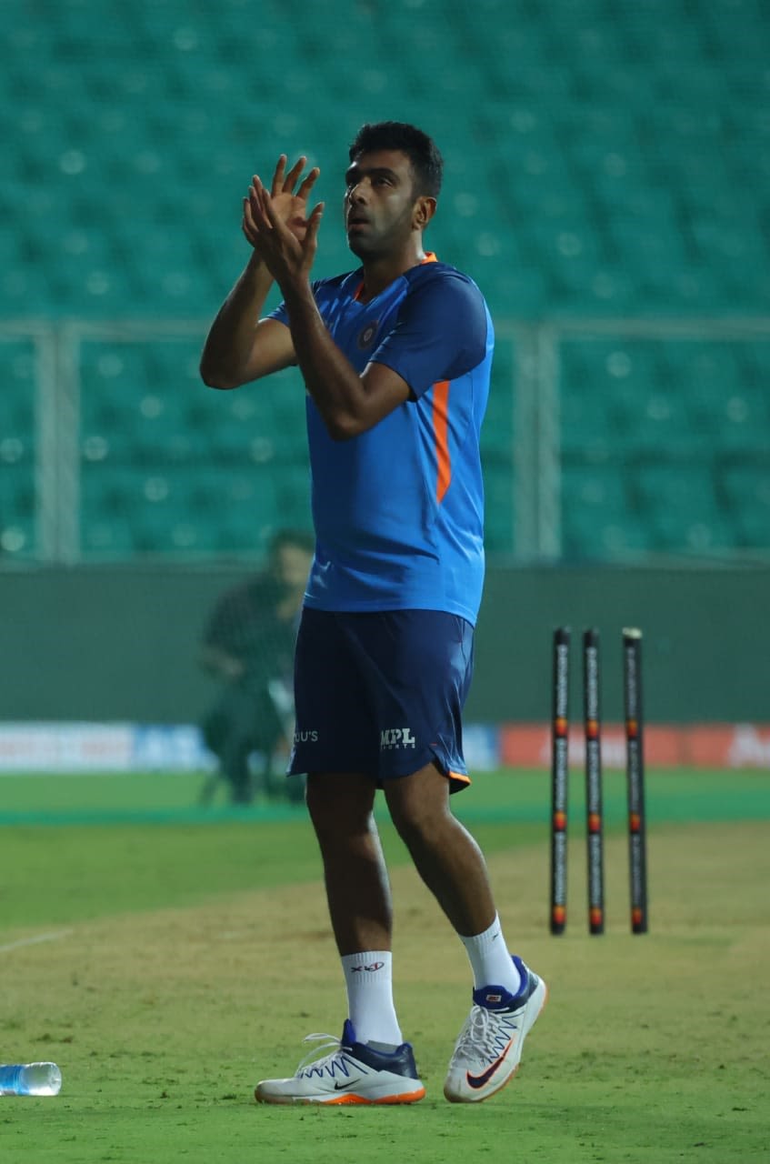 R Ashwin prepares to bowl during training | ESPNcricinfo.com