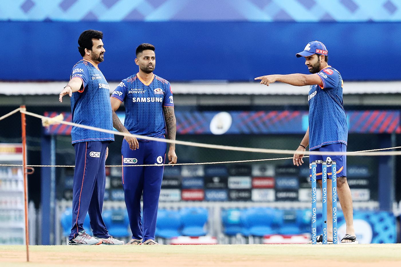 Rohit Sharma talks to Suryakumar Yadav and Zaheer Khan | ESPNcricinfo.com