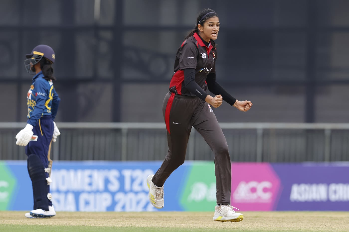 Mahika Gaur sends back Chamari Athapaththu | ESPNcricinfo.com