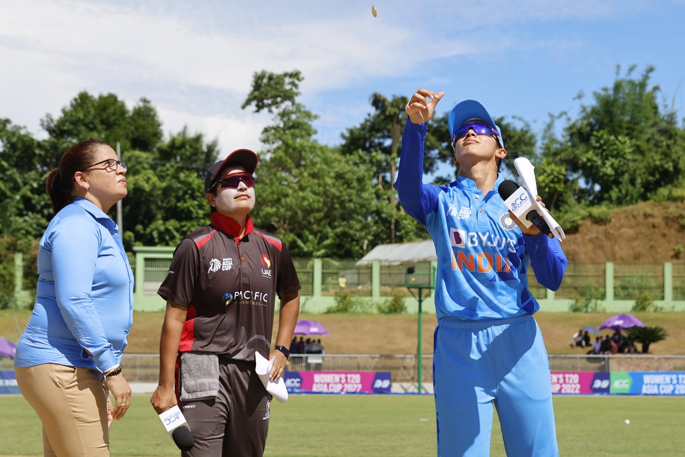 Smriti Mandhana joined Chaya Mughal at the toss | ESPNcricinfo.com