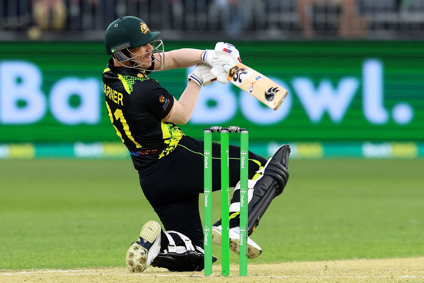 David Warner gets in an unorthodox position to hook | ESPNcricinfo.com