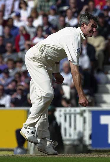 Andy Caddick bowls with gusto from the Vauxhall End | ESPNcricinfo.com
