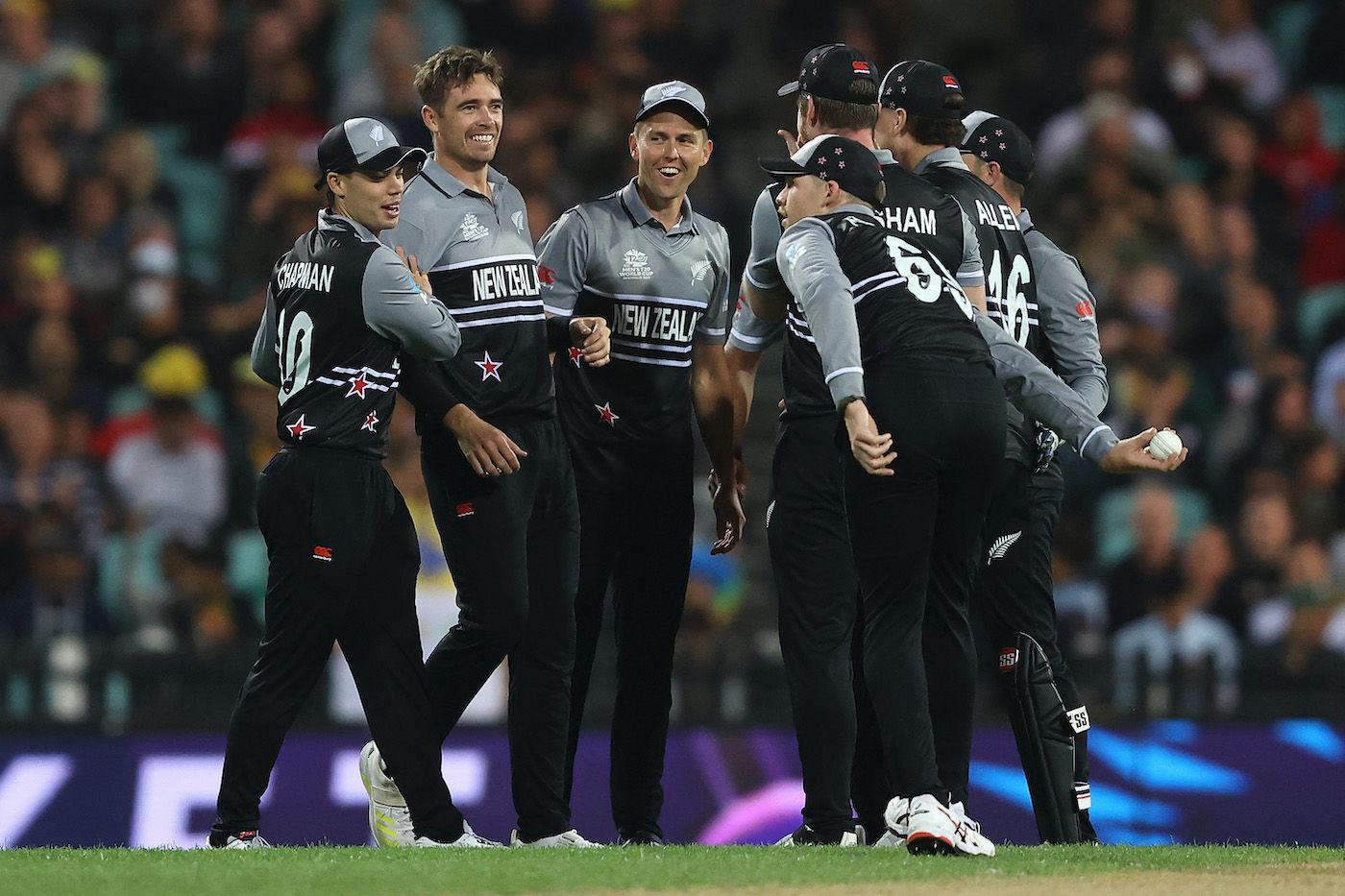 Tim Southee celebrates with team-mates after dismissing David Warner ...