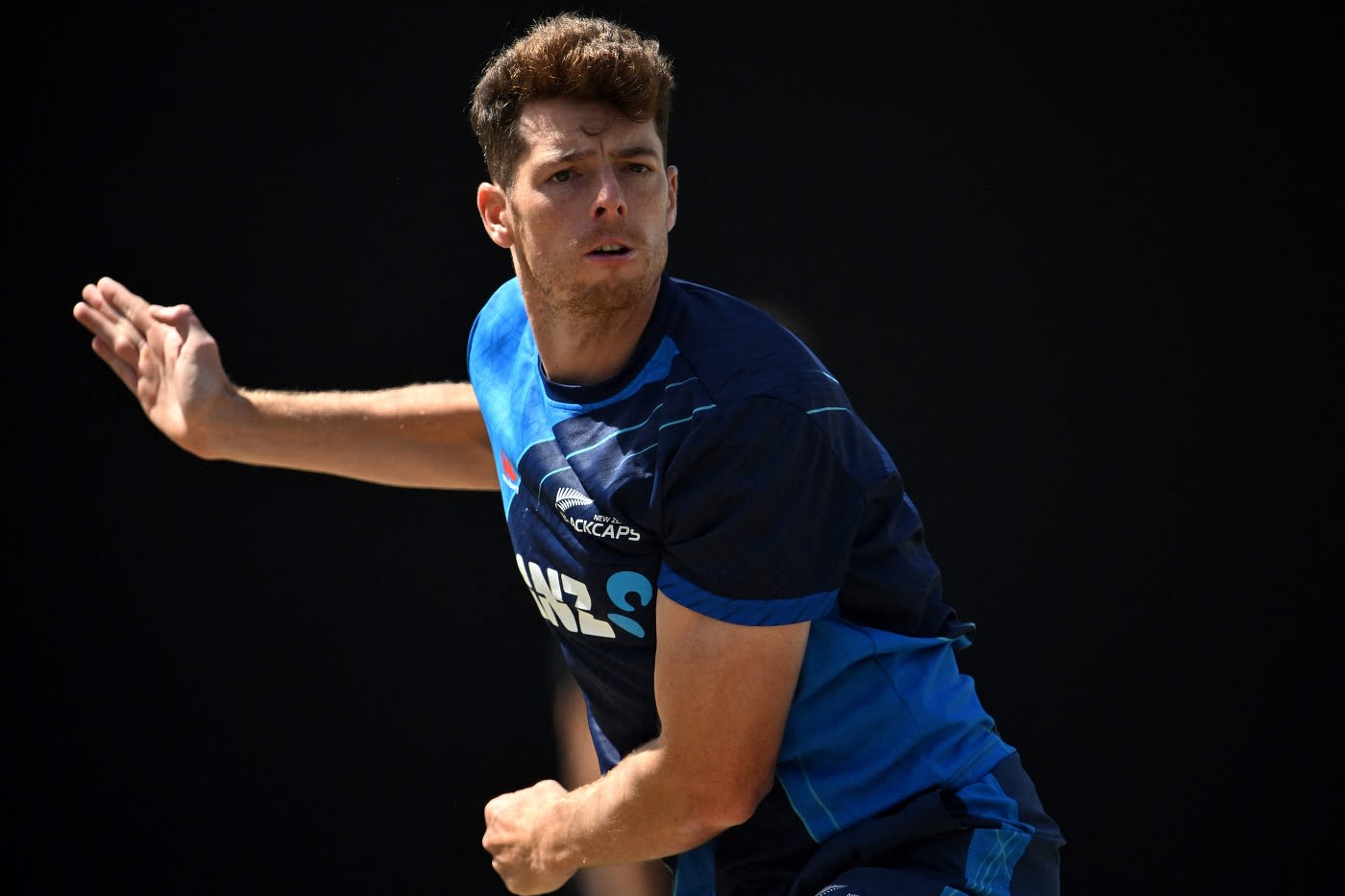 Mitchell Santner bowls in training | ESPNcricinfo.com