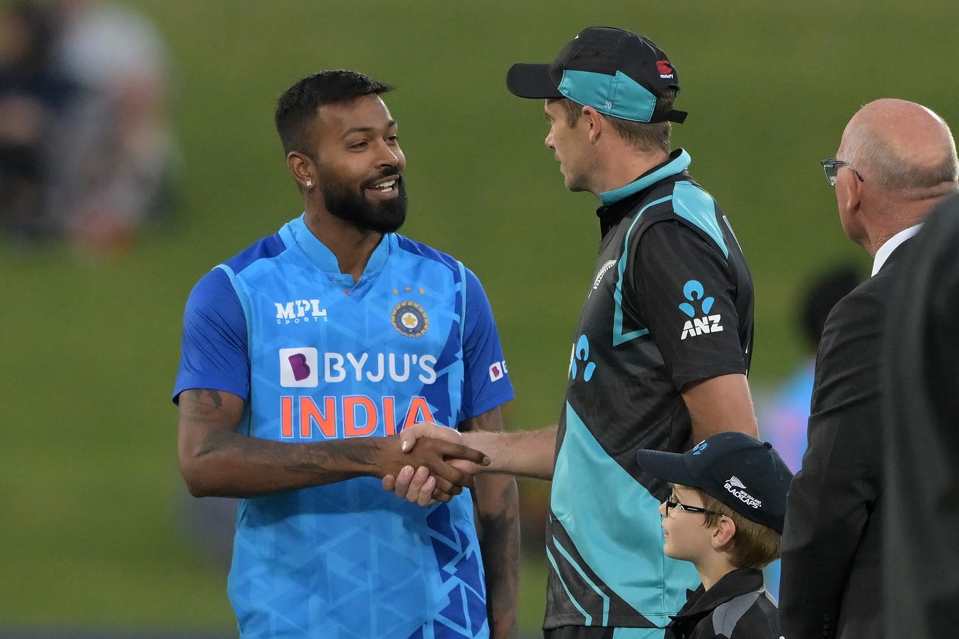 Hardik Pandya and Tim Southee shake hands before the toss | ESPNcricinfo.com