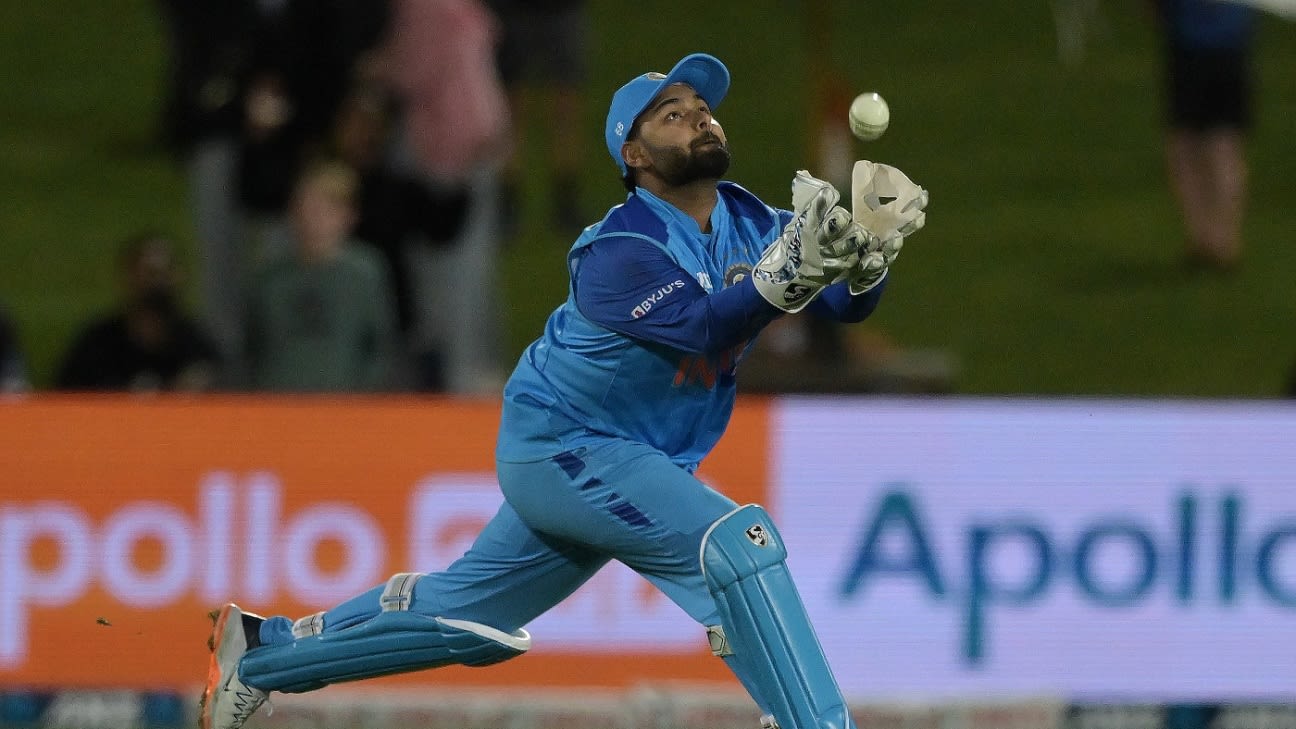 Rishabh Pant hospitalised after car crash near Uttarakhand's Roorkee ...