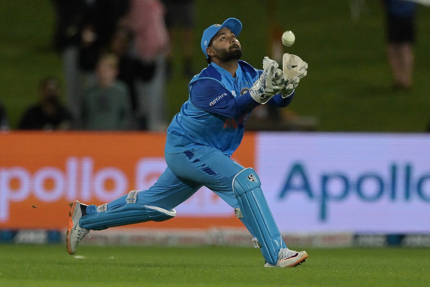 Rishabh Pant took a running catch to dismiss James Neesham ...