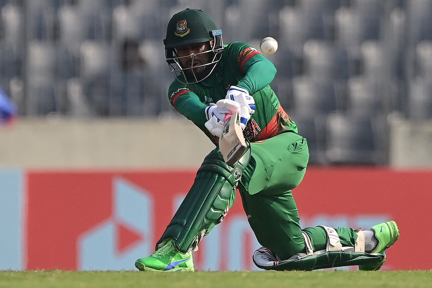 Mehidy Hasan Miraz played his shots despite the tricky situation ...
