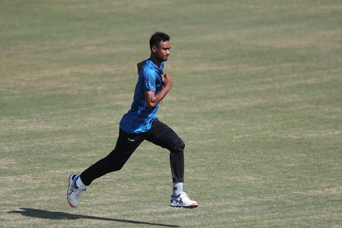 Shoriful Islam warms up in a practice session on the eve of the 3rd ODI ...