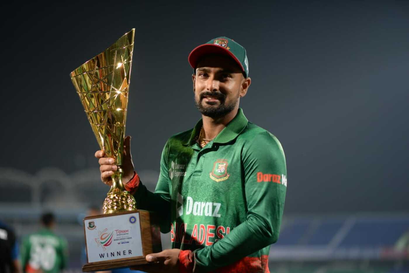 Litton Das with the series trophy | ESPNcricinfo.com
