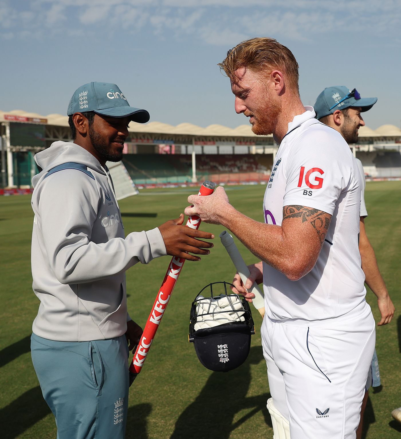 Ben Stokes hands a stump to Rehan Ahmed | ESPNcricinfo.com