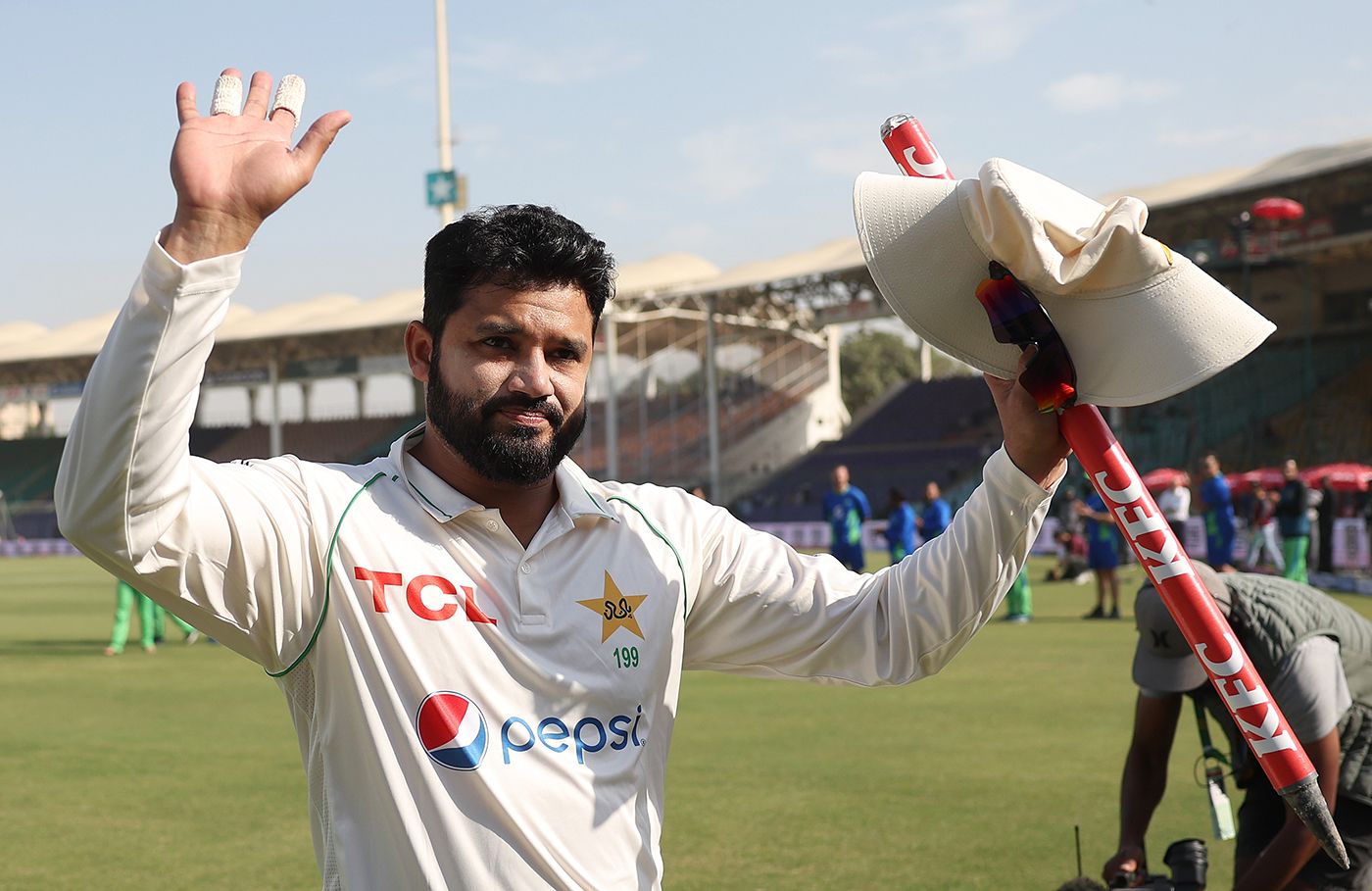Azhar Ali soaks in the applause for his Test retirement | ESPNcricinfo.com