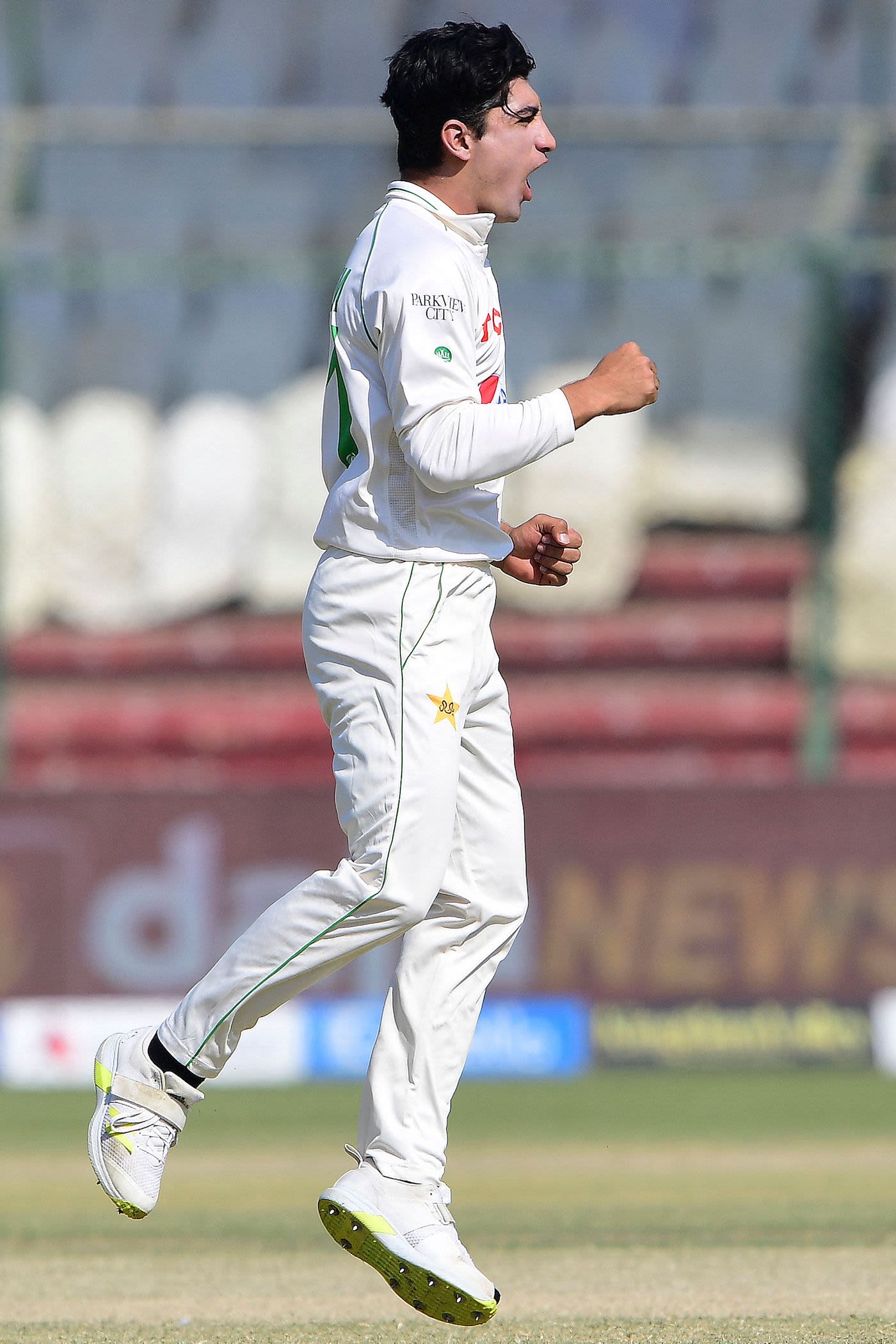 Naseem Shah (reverse) swung the momentum in Pakistan's favour ...