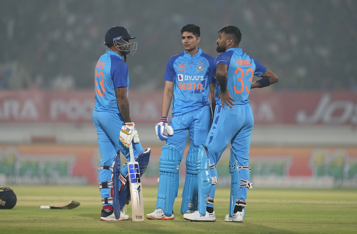 Suryakumar Yadav, Shubman Gill and Hardik Pandya chat during drinks interval | ESPNcricinfo.com