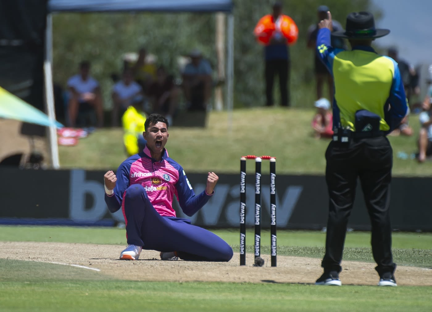 Bjorn Fortuin returned 3 for 16 off his four overs | ESPNcricinfo.com