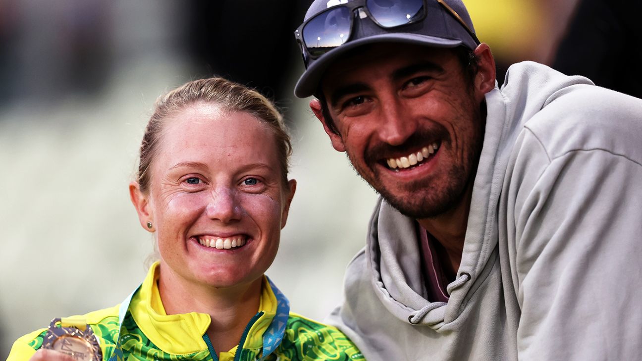 The Buzz - Mitchell Starc and Alyssa Healy argue over middle-seat rules ...