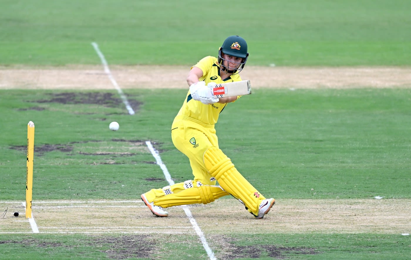 Phoebe Litchfield pulls behind square | ESPNcricinfo.com