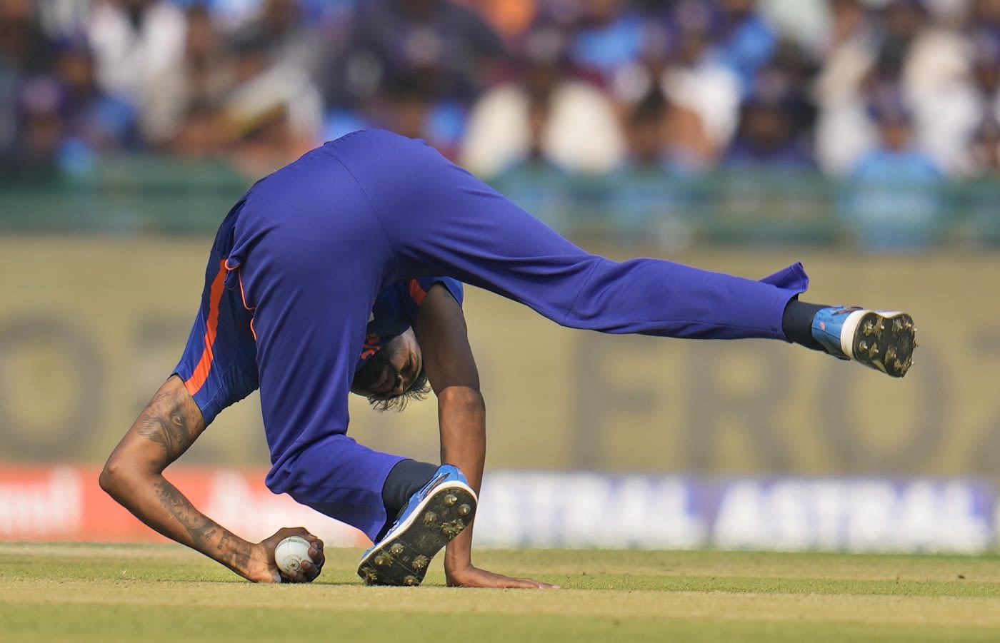 Hardik Pandya's one-handed return catch, low to his left, sends Devon Conway back | ESPNcricinfo.com