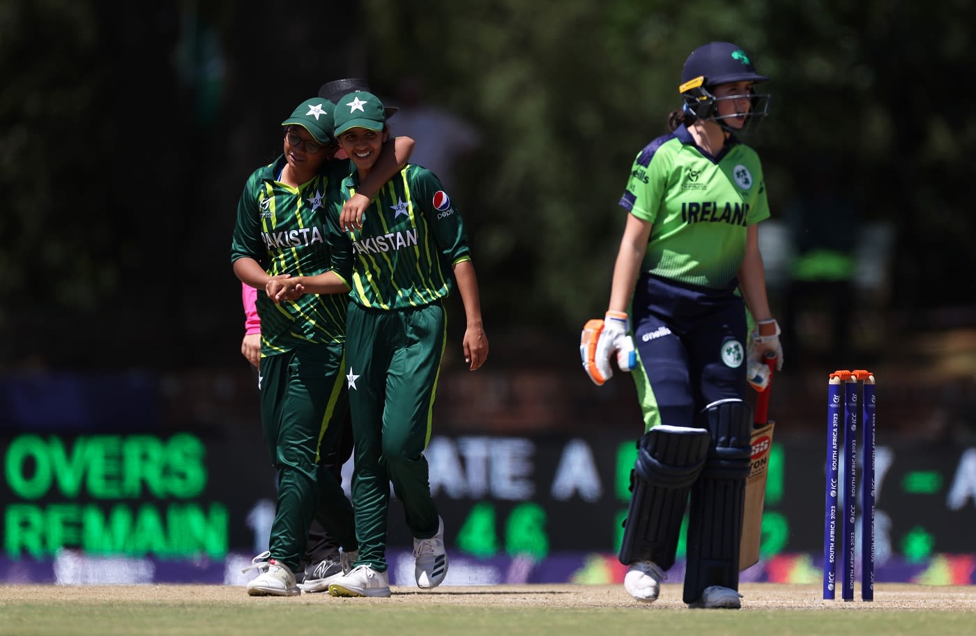 Rida Aslam celebrates a wicket with Areesha Noor | ESPNcricinfo.com