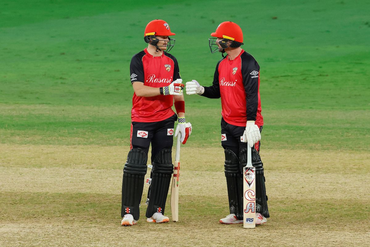 Sam Billings and Colin Munro added 65 runs for the third wicket off 44 ...