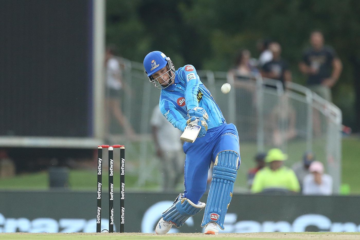 Rassie van der Dussen launches one leg side | ESPNcricinfo.com