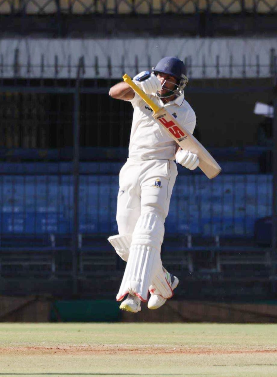 Anustup Majumdar celebrates his hundred | ESPNcricinfo.com