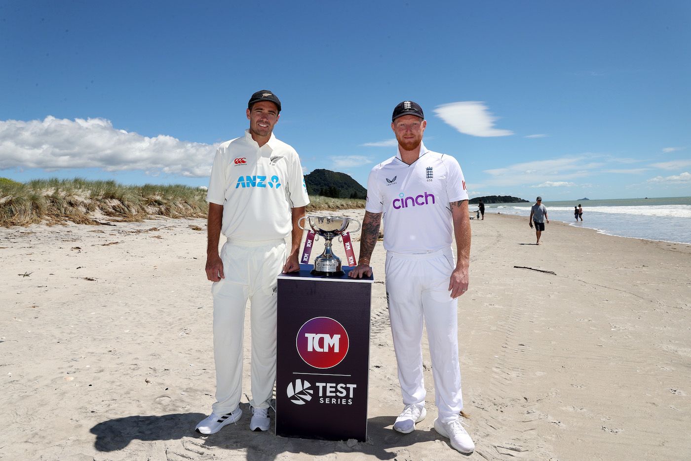 Tim Southee and Ben Stokes on the beach with the Test series trophy ...