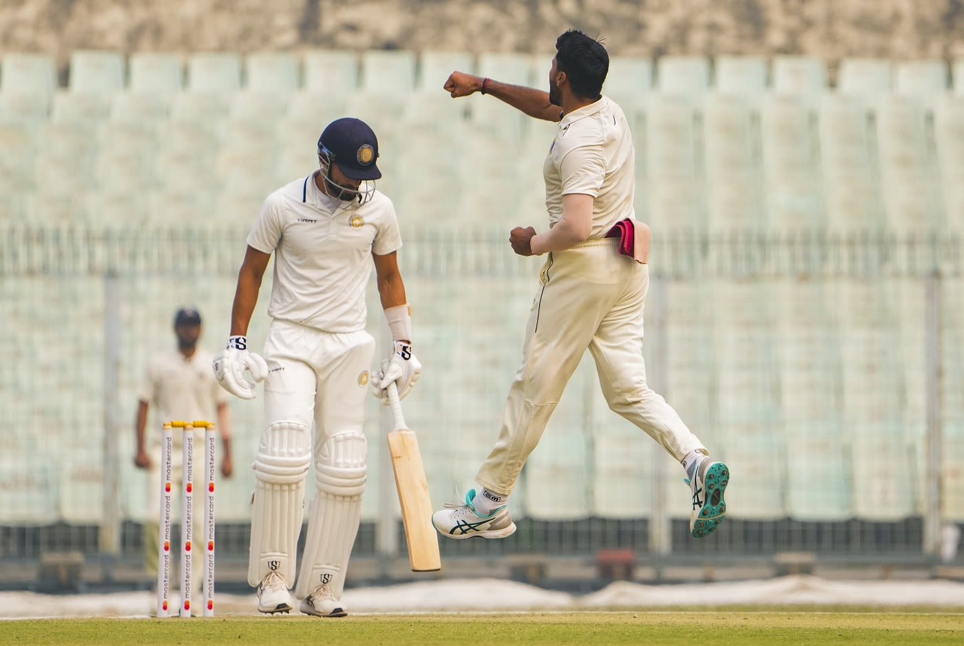 Mukesh Kumar Celebrates After Sending Back Chirag Jani Early 