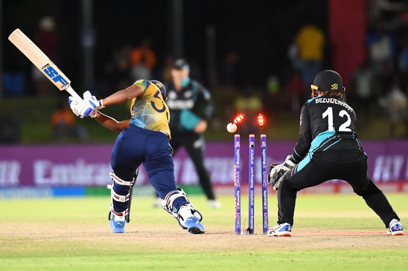Malsha Shehani loses her stumps to Amelia Kerr | ESPNcricinfo.com