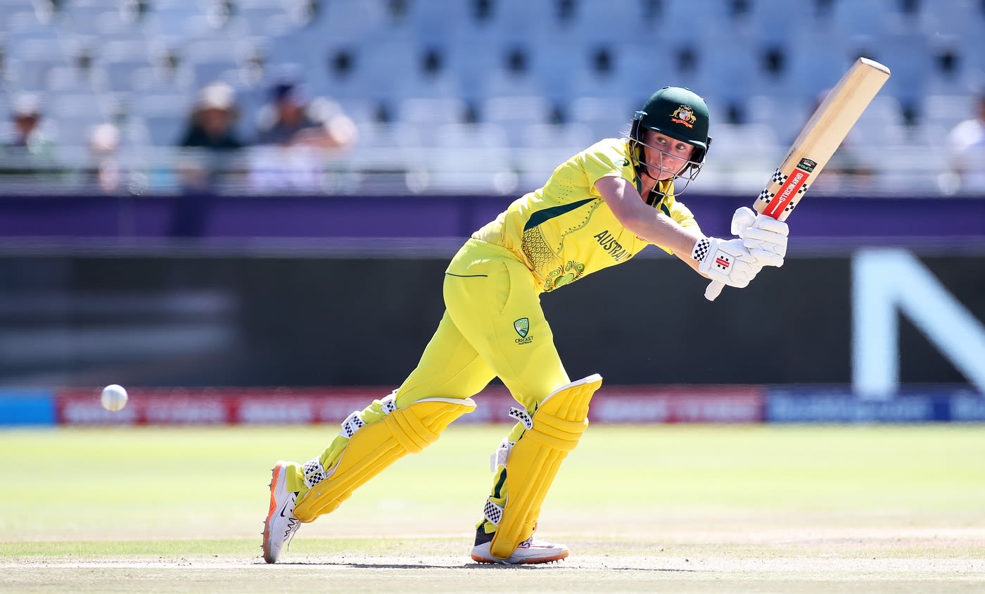 Beth Mooney flicks through deep backward square leg | ESPNcricinfo.com