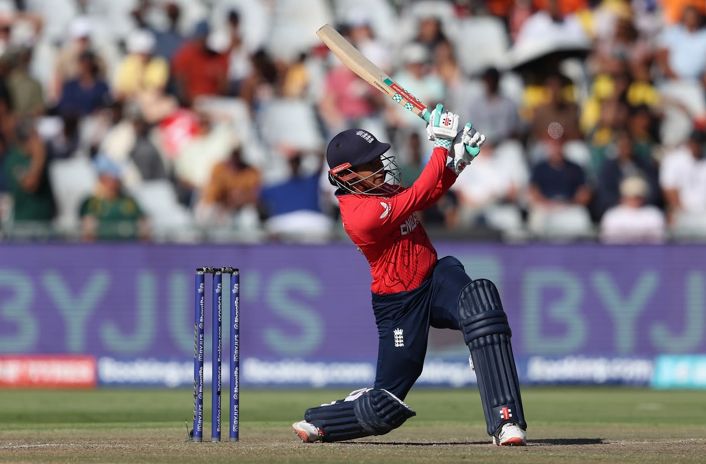 Sophia Dunkley powers one down the ground | ESPNcricinfo.com