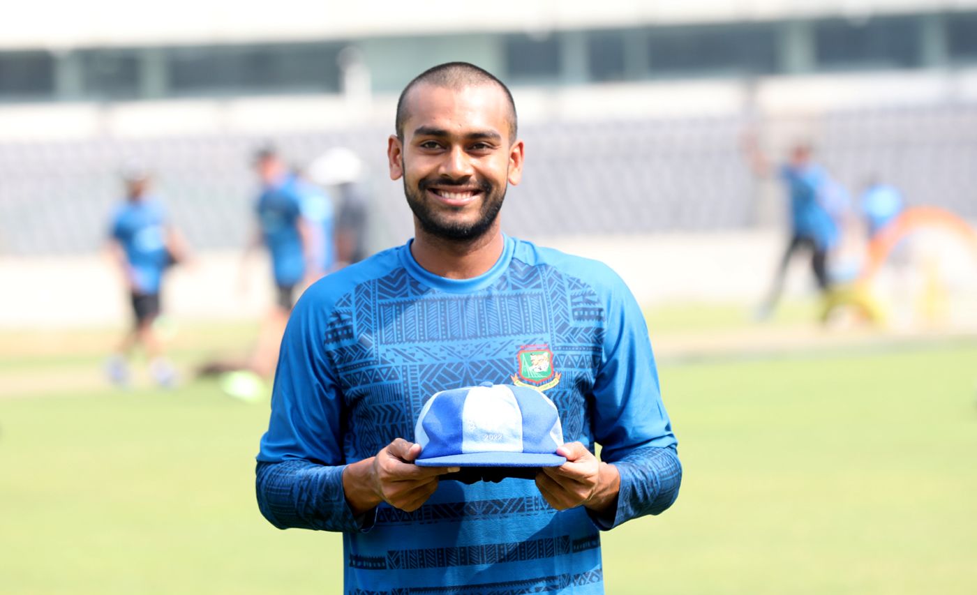 Mehidy Hasan Miraz with the ICC ODI team of the year cap | ESPNcricinfo.com