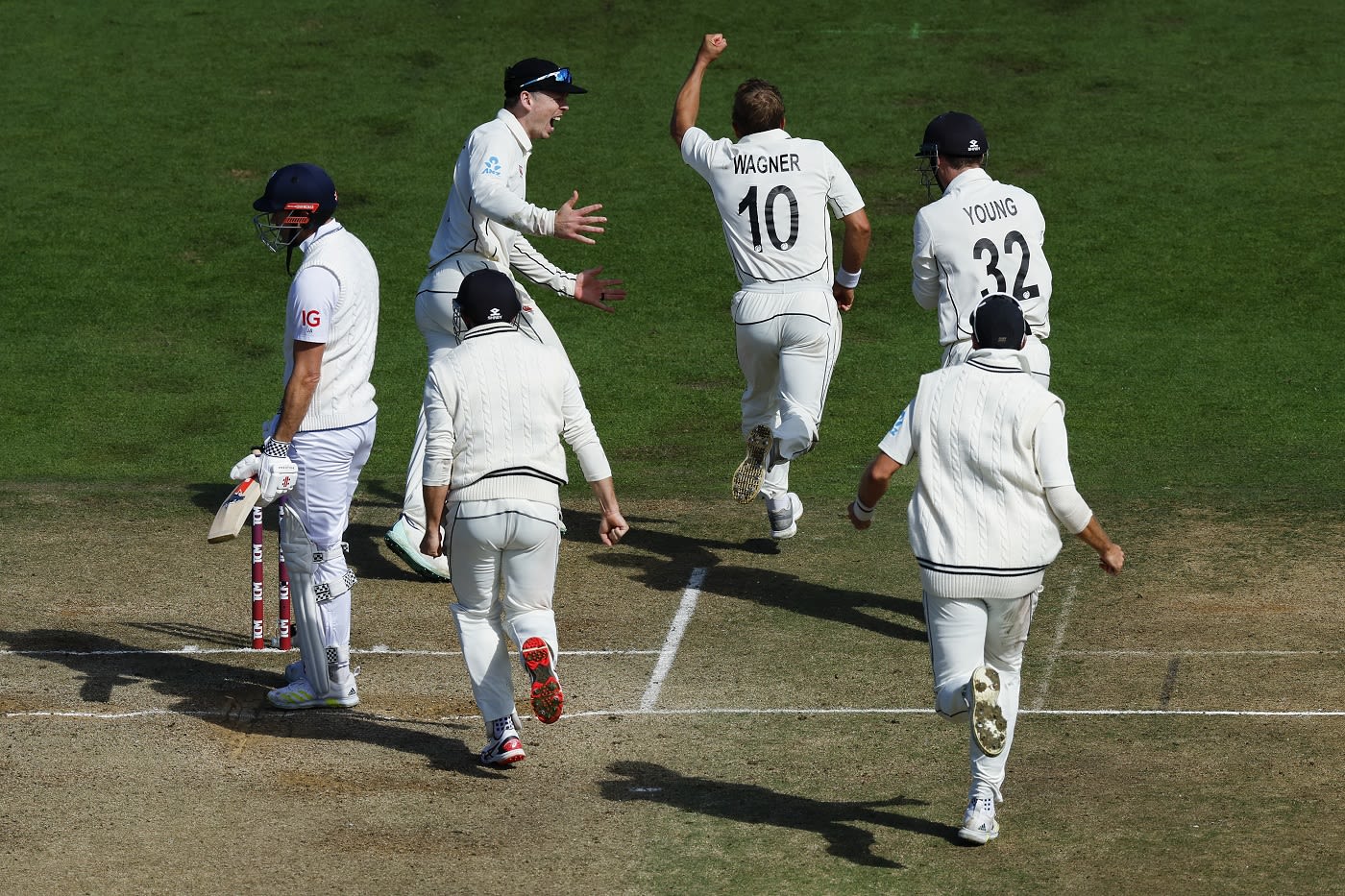 Neil Wagner sprints away to celebrate as James Anderson stands dejected ...