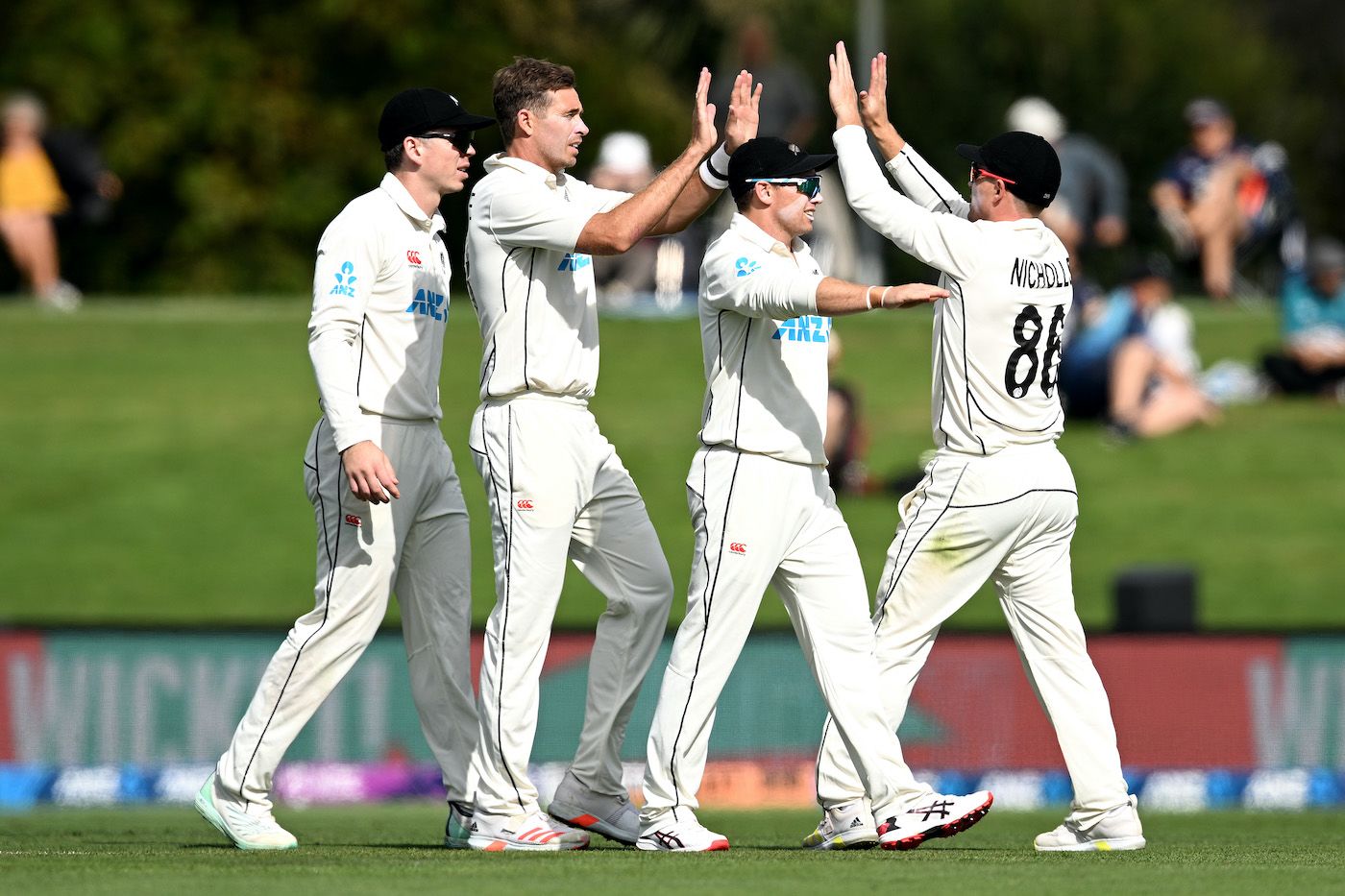 Tim Southee celebrates with team-mates | ESPNcricinfo.com