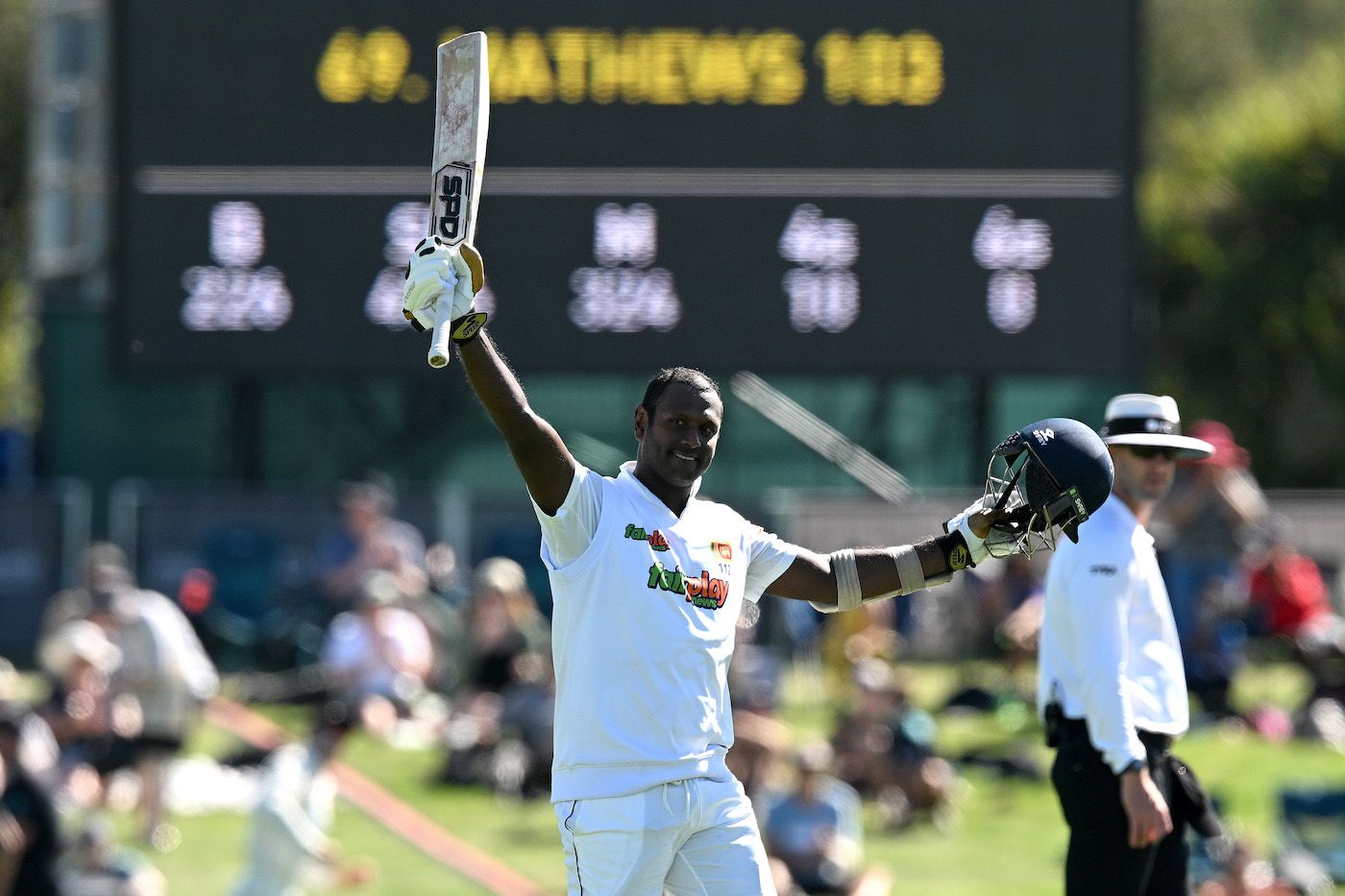 A happy Angelo Mathews celebrates his ton | ESPNcricinfo.com