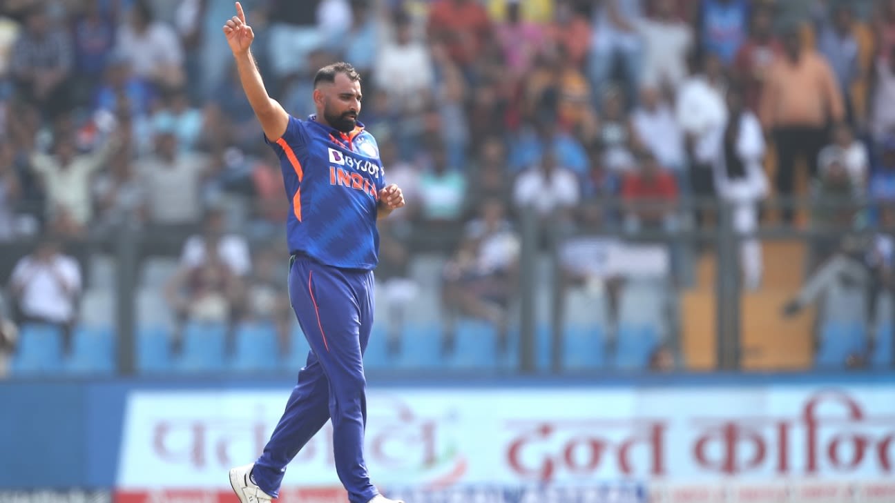 Mohammed Shami and Mitchell Starc provide fast-bowling thrills on juicy ...