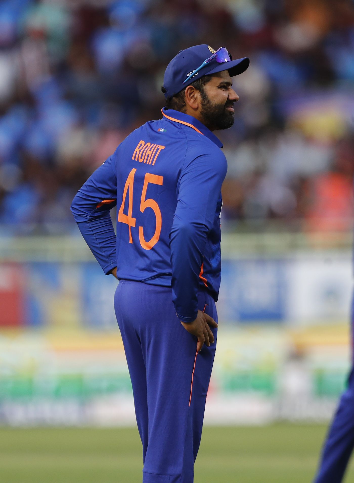 Rohit Sharma wore a dejected look in Australia's dominating chase ...